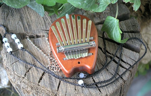 8 Note kalimba also known as a thumb piano – Hugginsattic