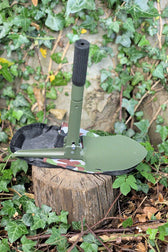 Small folding spade with pick and belt pouch | Hugginsattic